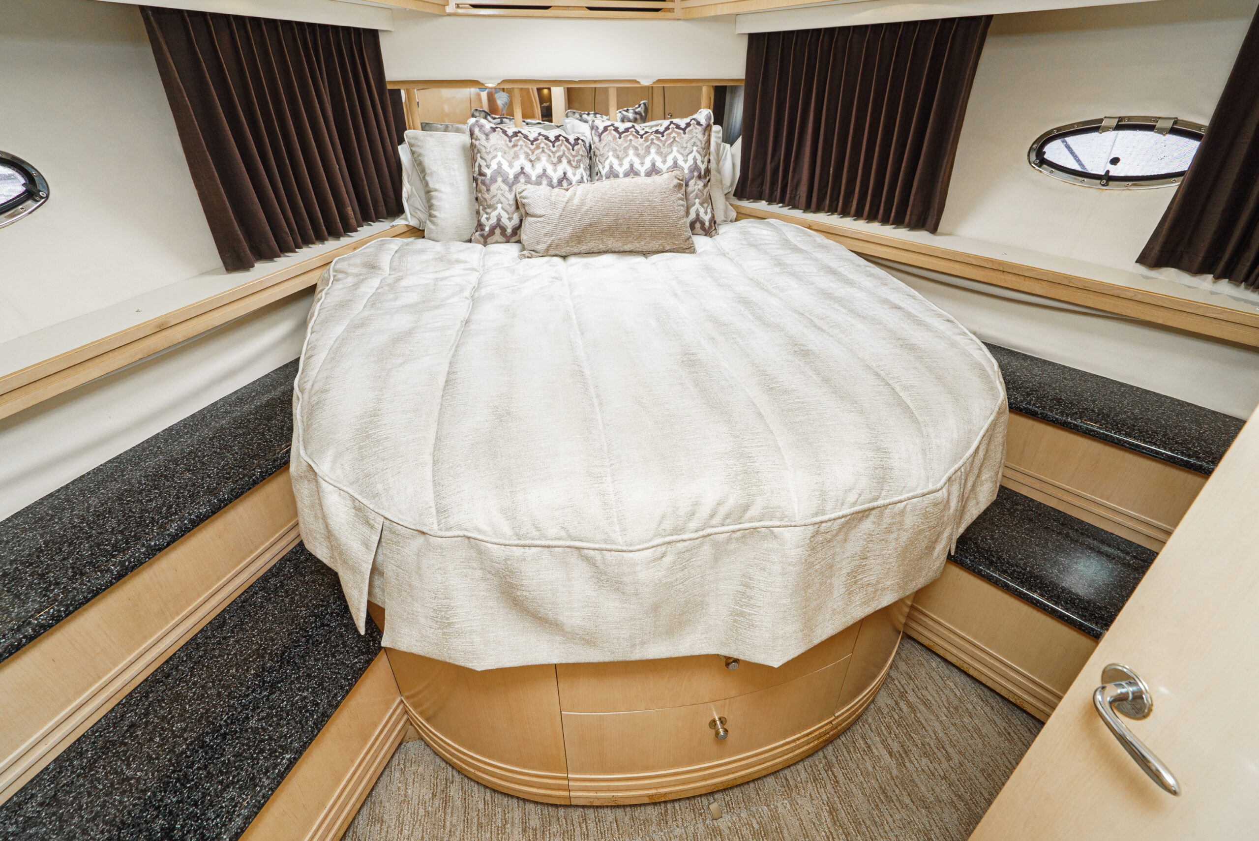 Carver 53 - CDM Yachts